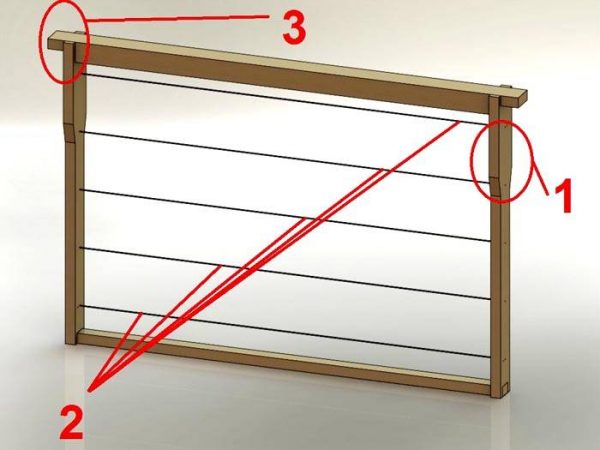 Bee hive device: entrance, dividing grid, stands, underframe space
