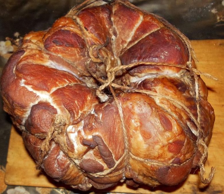 Comment fumer un jambon: recettes pour fumer à froid et à chaud